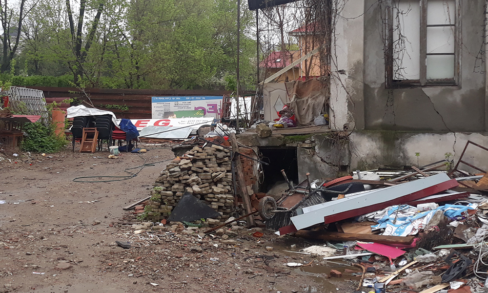 Baraca din buricul târgului - peisaj dezolant pentru turiști