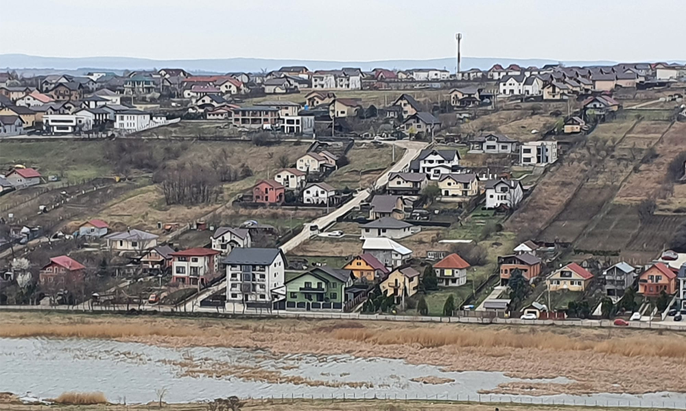 Lacul Rediu: Sute de case au fost construite, iar zona este într-o ...