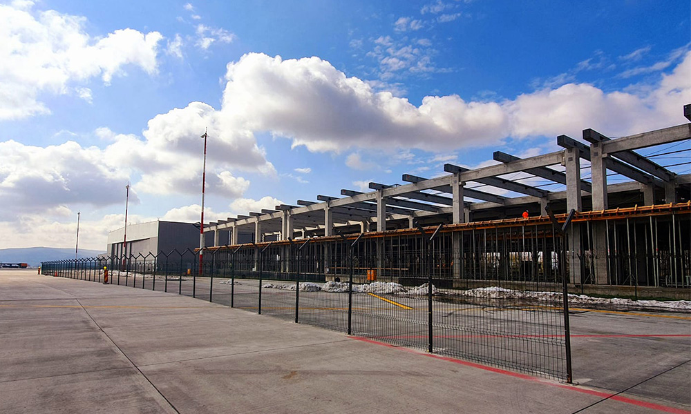 VIDEO La noul terminal al Aeroportului încep lucrările la „aviobridge ...