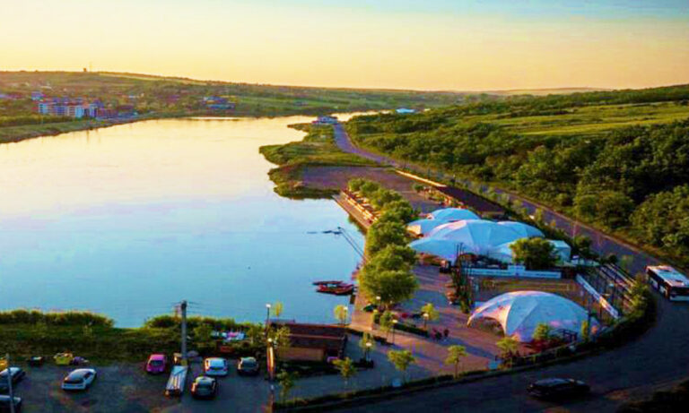 Se extinde zona de agrement de la Lacul Aroneanu: piscine, bazin de ...